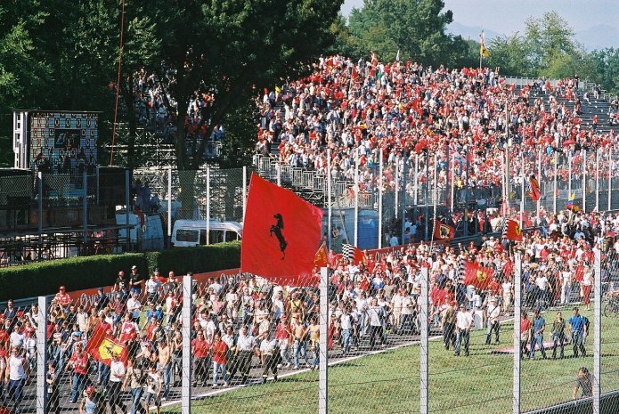 The Longest and Shortest F1 Races - Lights Out